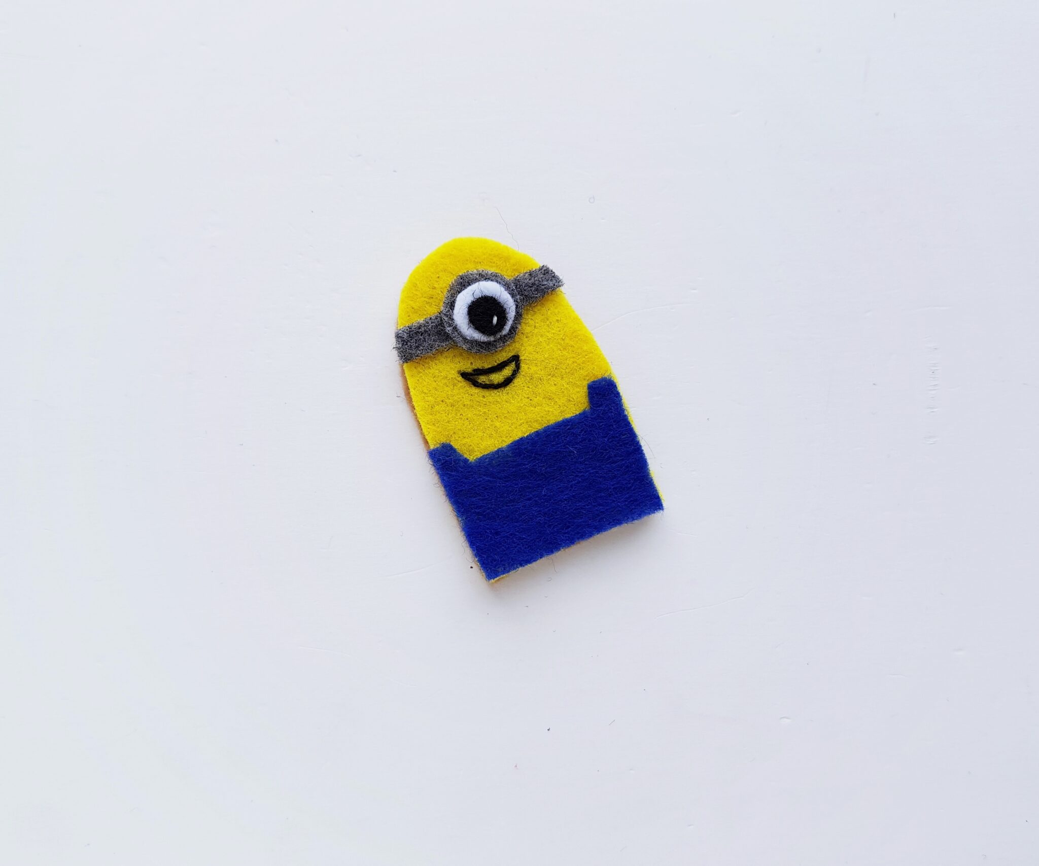 Felt Minion Craft: Pencil Toppers - Easy Things to Sew