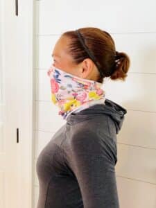 DIY Neck Gaiter in 3 Steps (No Pattern Needed) - Easy Things to Sew