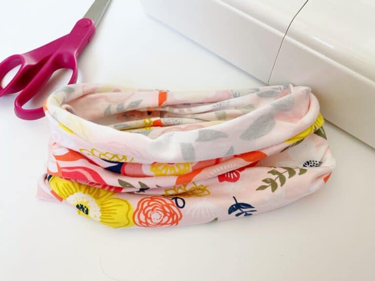 DIY Neck Gaiter in 3 Steps (No Pattern Needed) - Easy Things to Sew