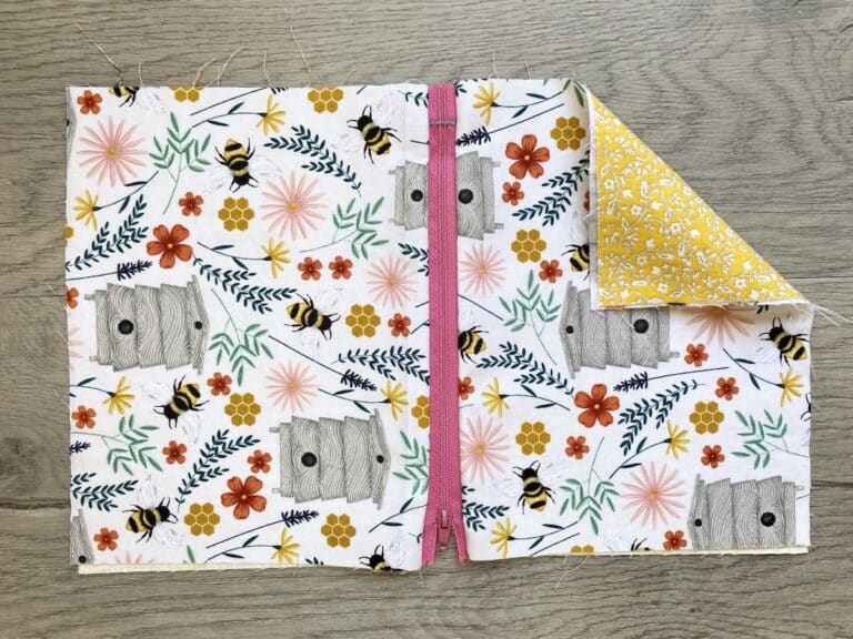 Easy Lined Zippered Pouch Tutorial - Easy Things to Sew