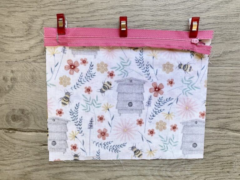 Easy Lined Zippered Pouch Tutorial - Easy Things to Sew