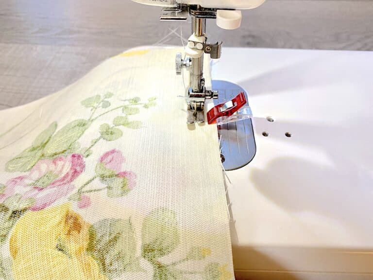 How to Sew A Pillow Cover with a Zipper: Tutorial for Beginners - Easy ...