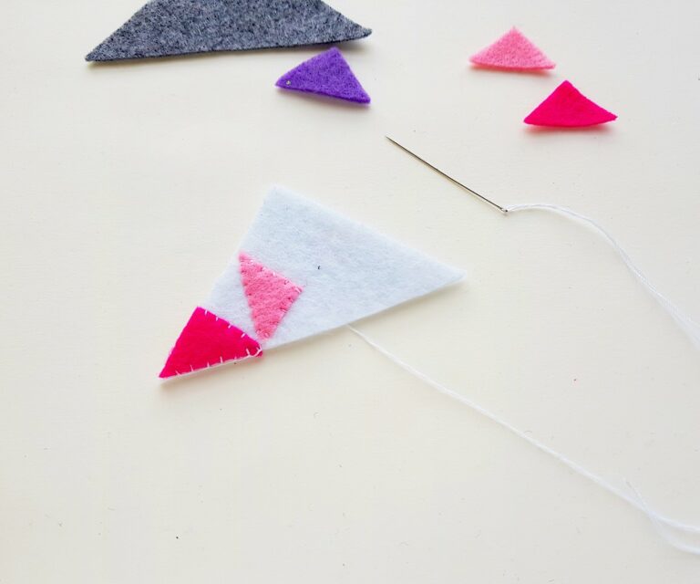 Geometric Patterned Corner Bookmark (No Pattern Needed) - Easy Things ...