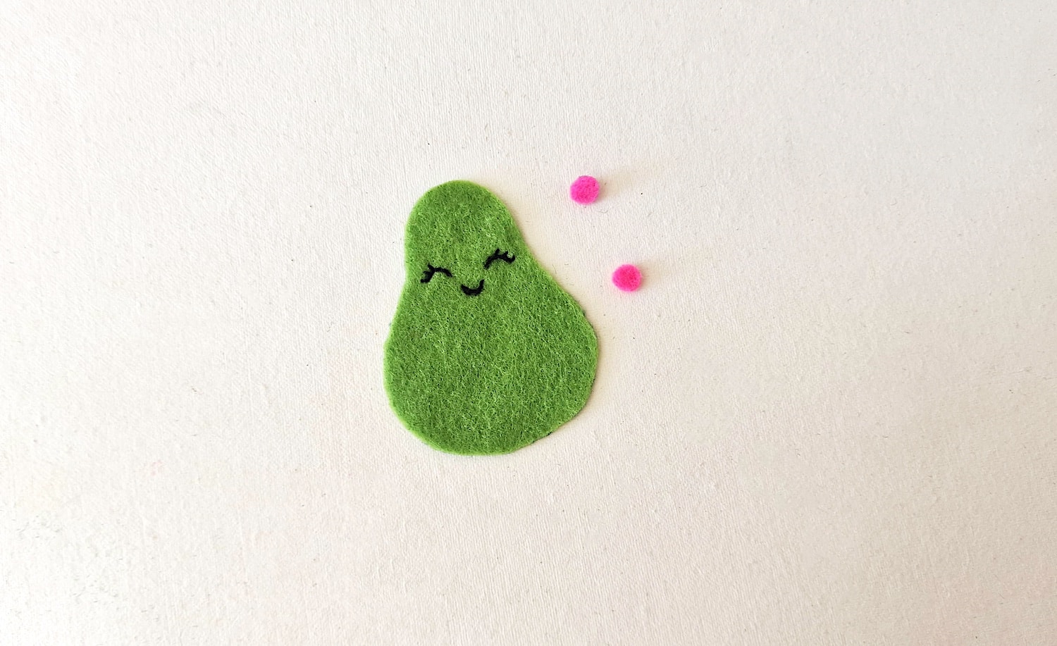 Felt Avocado Plushie (Free Pattern) - Easy Things to Sew