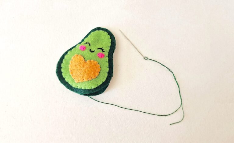 Felt Avocado Plushie (Free Pattern) - Easy Things to Sew