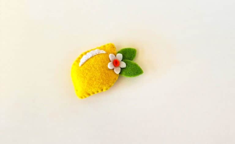 Felt Lemon and Lime Plushies (Free Pattern) - Easy Things to Sew