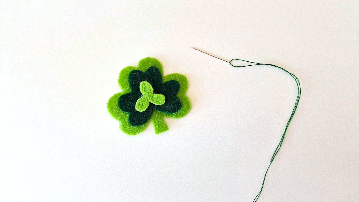 Felt Shamrock Bookmark (Free Pattern) - Easy Things to Sew
