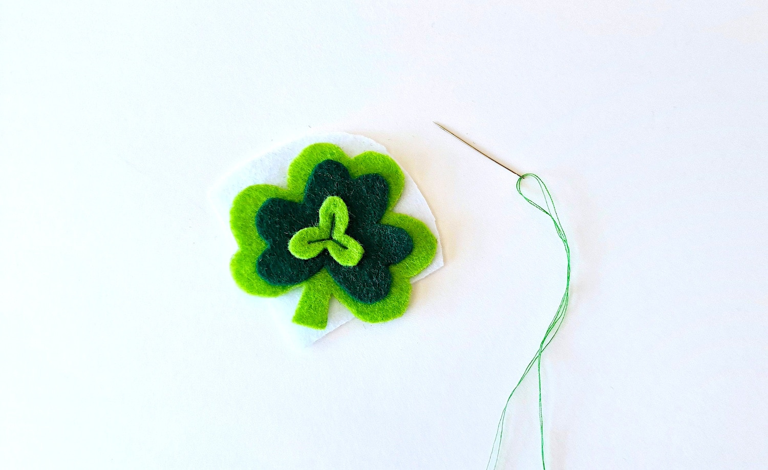 Felt Shamrock Bookmark (Free Pattern) - Easy Things to Sew