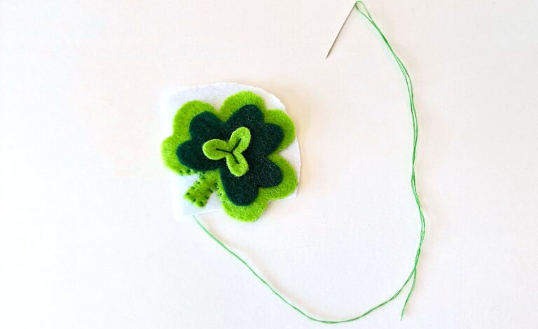 Felt Shamrock Bookmark (Free Pattern) - Easy Things to Sew