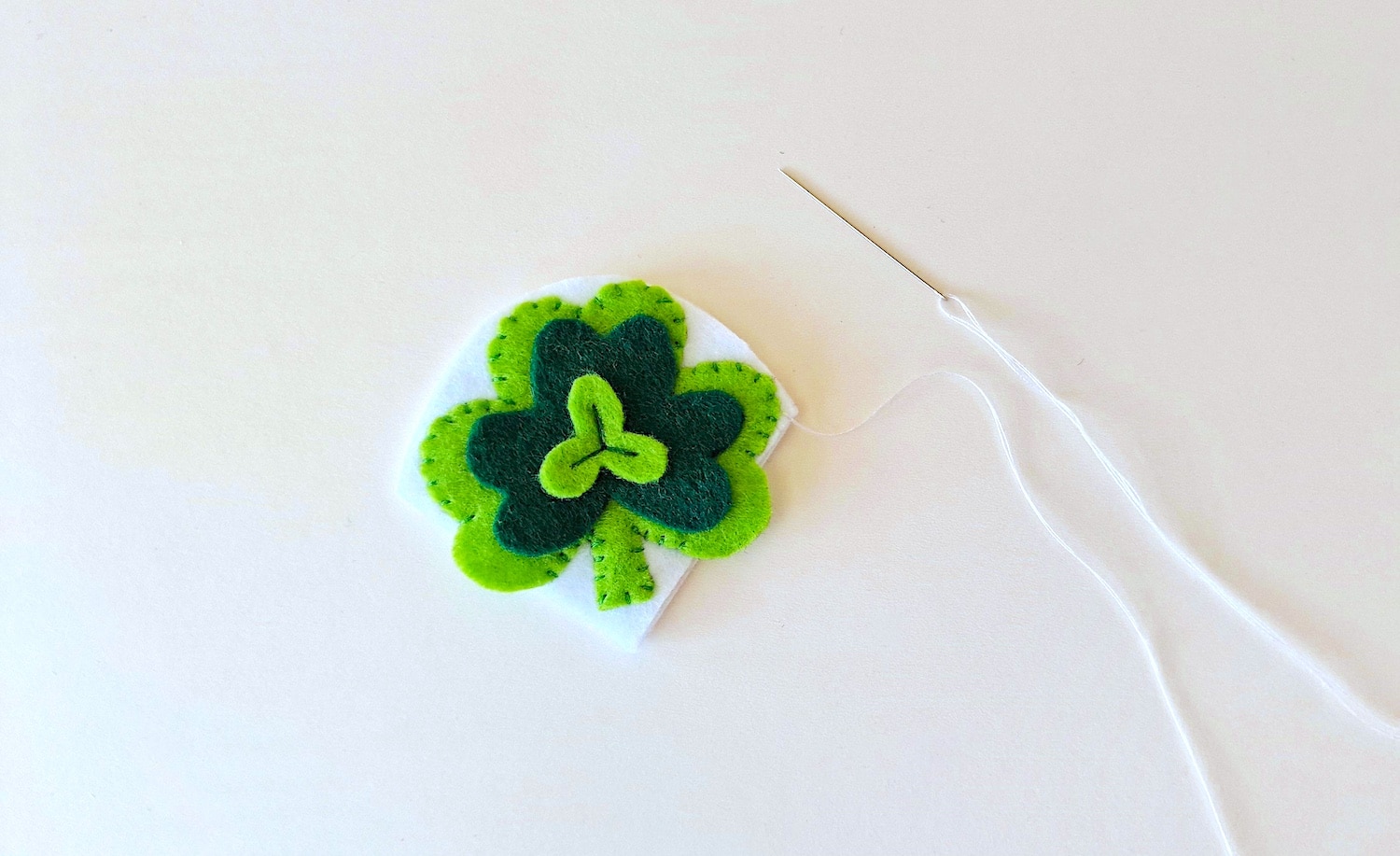 Felt Shamrock Bookmark (Free Pattern) - Easy Things to Sew