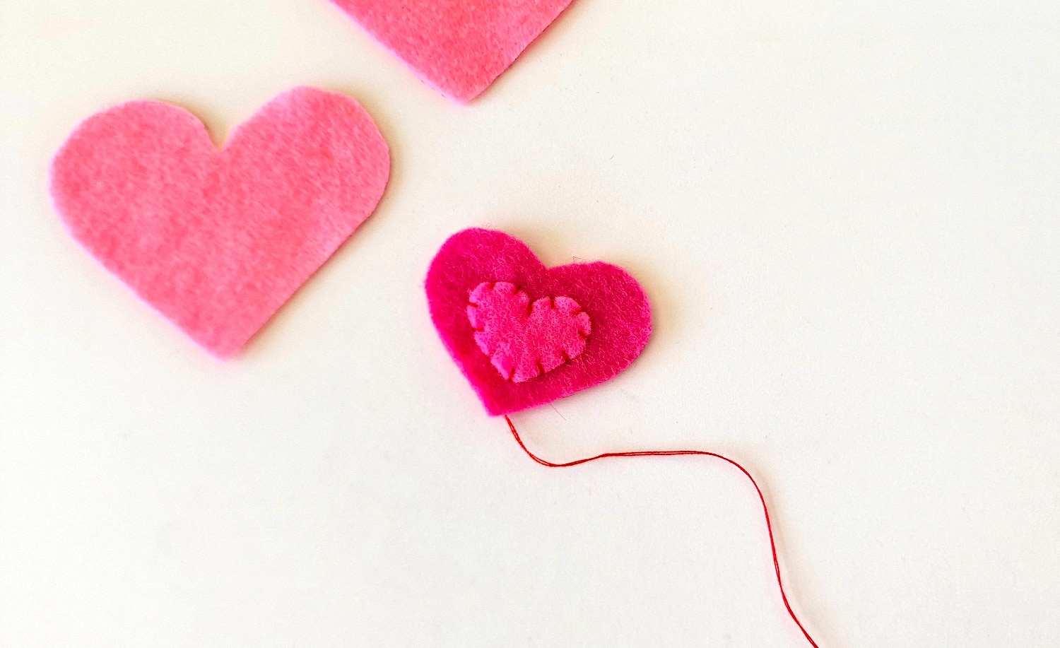 Felt Heart Corner Bookmark (Free Pattern) - Easy Things to Sew