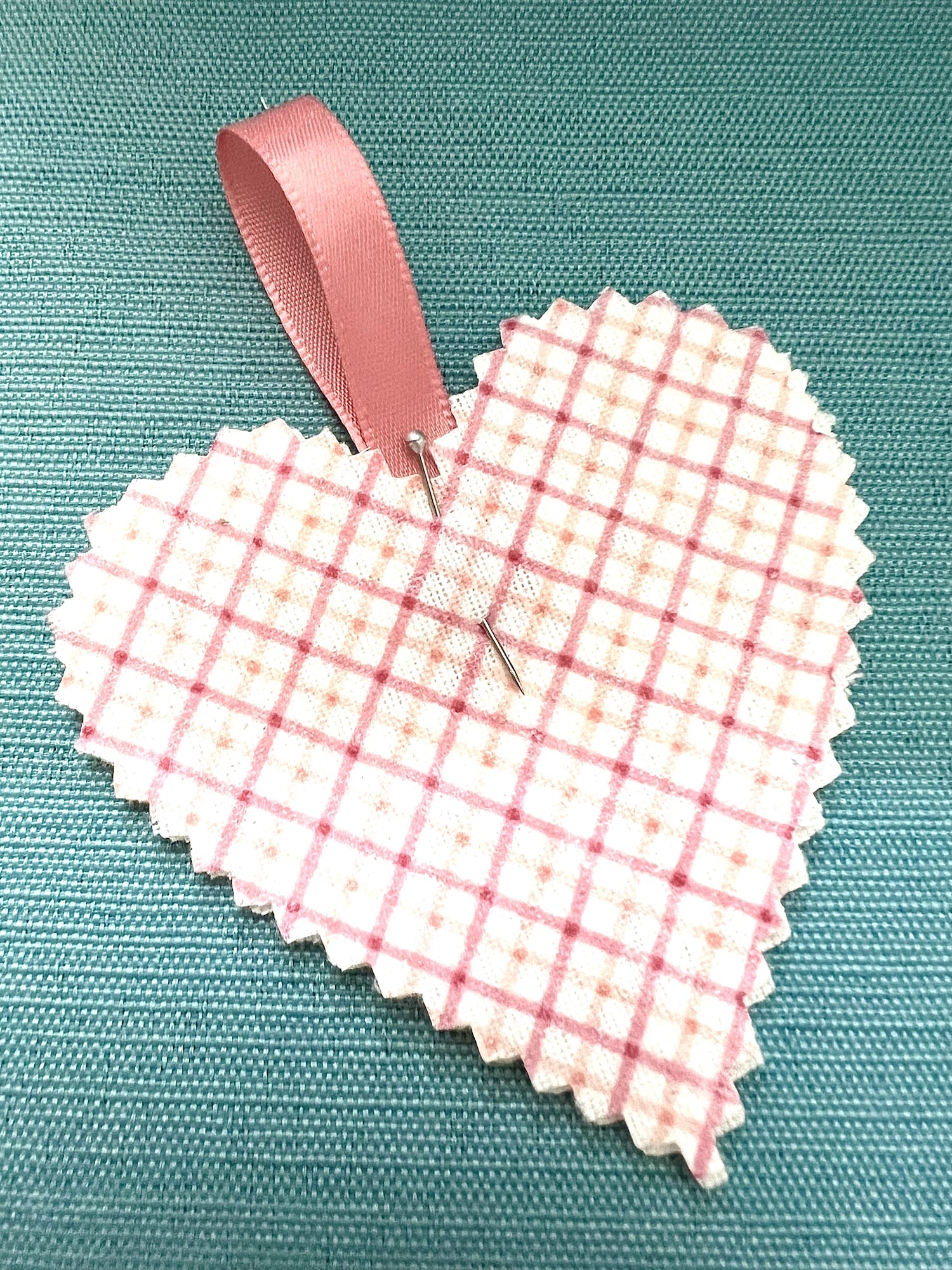 Stacked Hearts Bookmark (Free Pattern) - Easy Things to Sew
