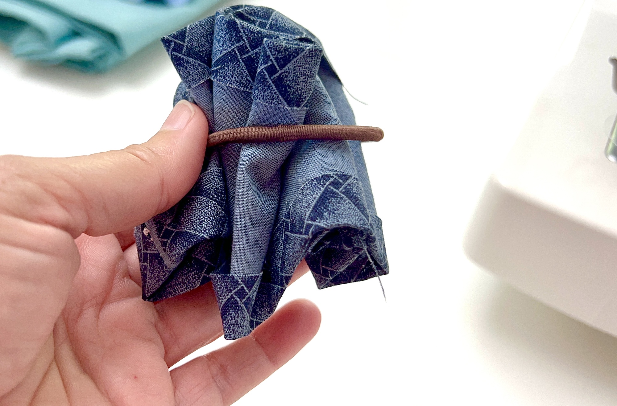How to Make Scrunchies (With No Elastic) - Easy Things to Sew