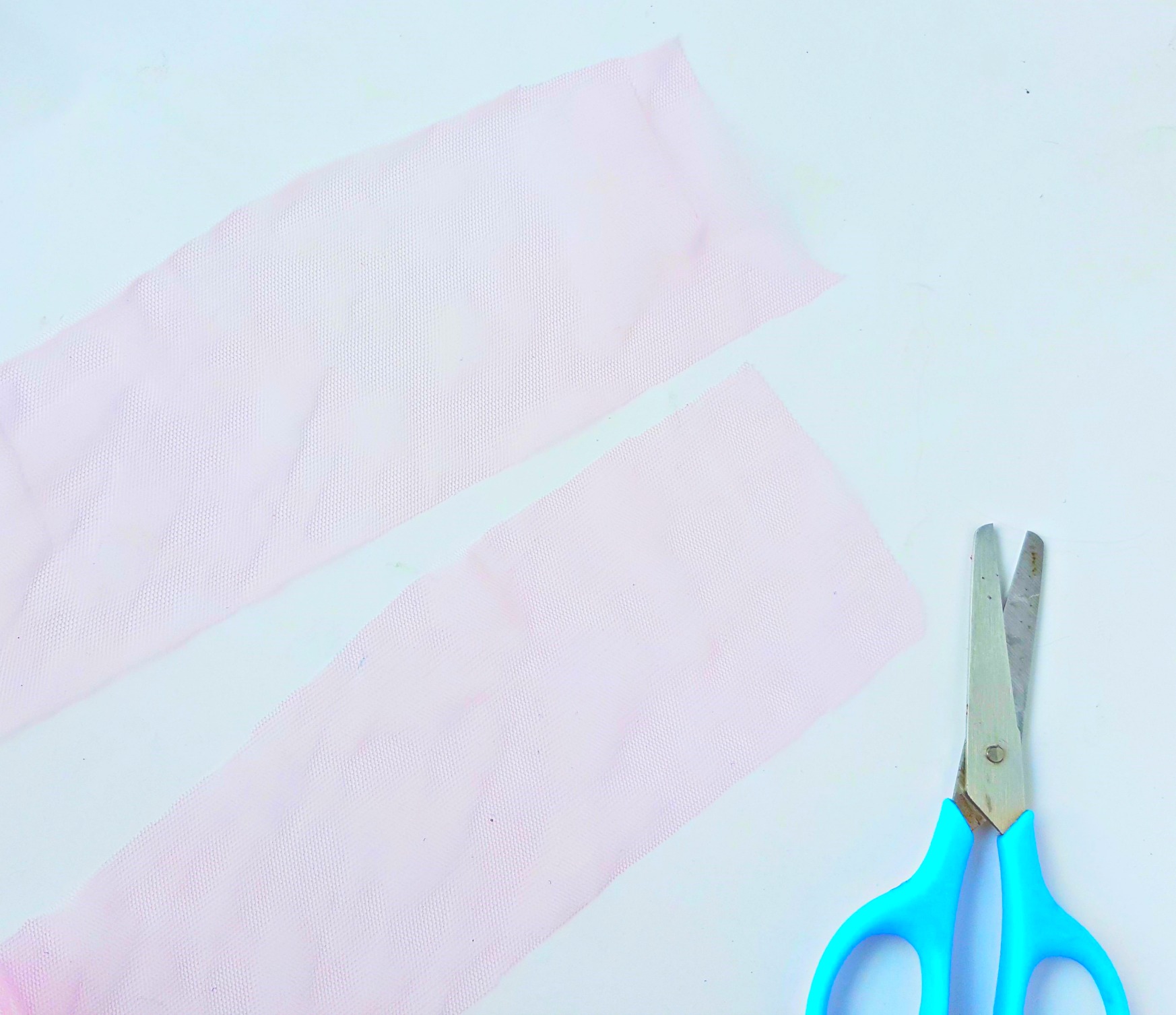 DIY Bath Scrubbies: Mesh Bath Poufs - Easy Things to Sew