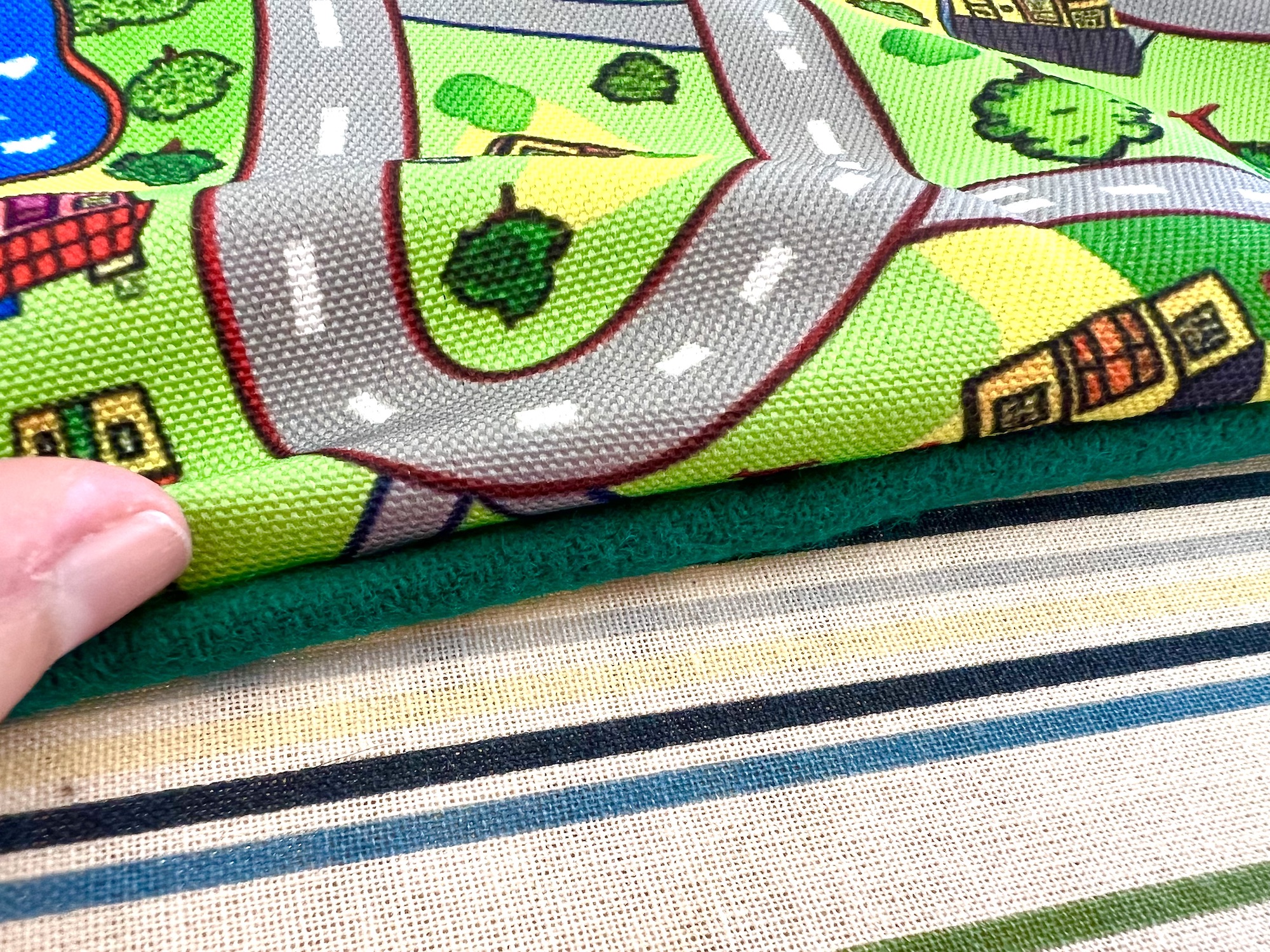DIY Roll Up Car Play Mat (with Video Tutorial) - Easy Things to Sew