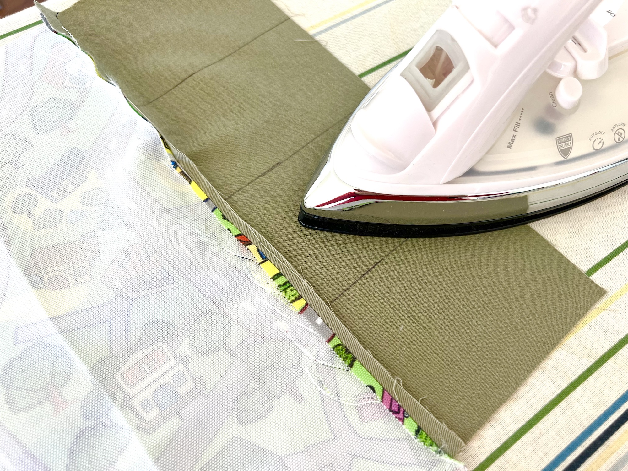 DIY Roll Up Car Play Mat (with Video Tutorial) - Easy Things to Sew