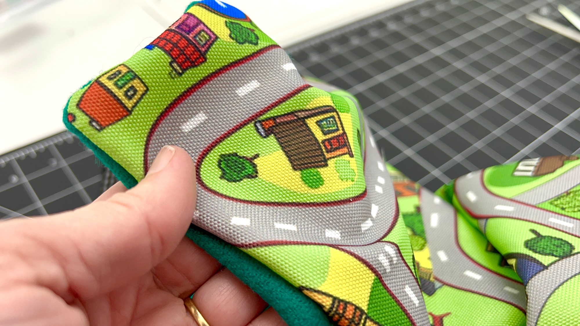 DIY Roll Up Car Play Mat (with Video Tutorial) - Easy Things to Sew
