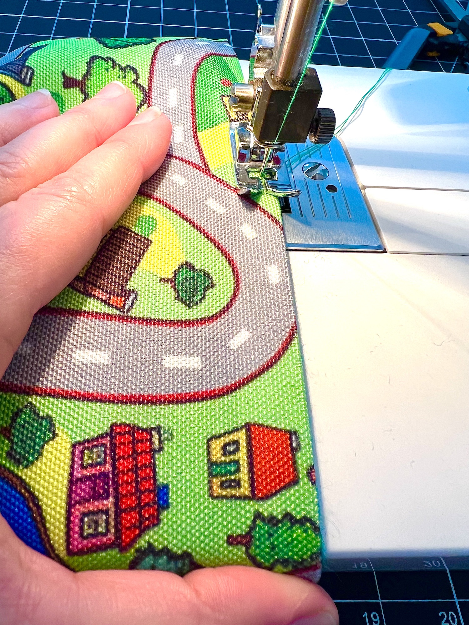 DIY Roll Up Car Play Mat (with Video Tutorial) - Easy Things to Sew