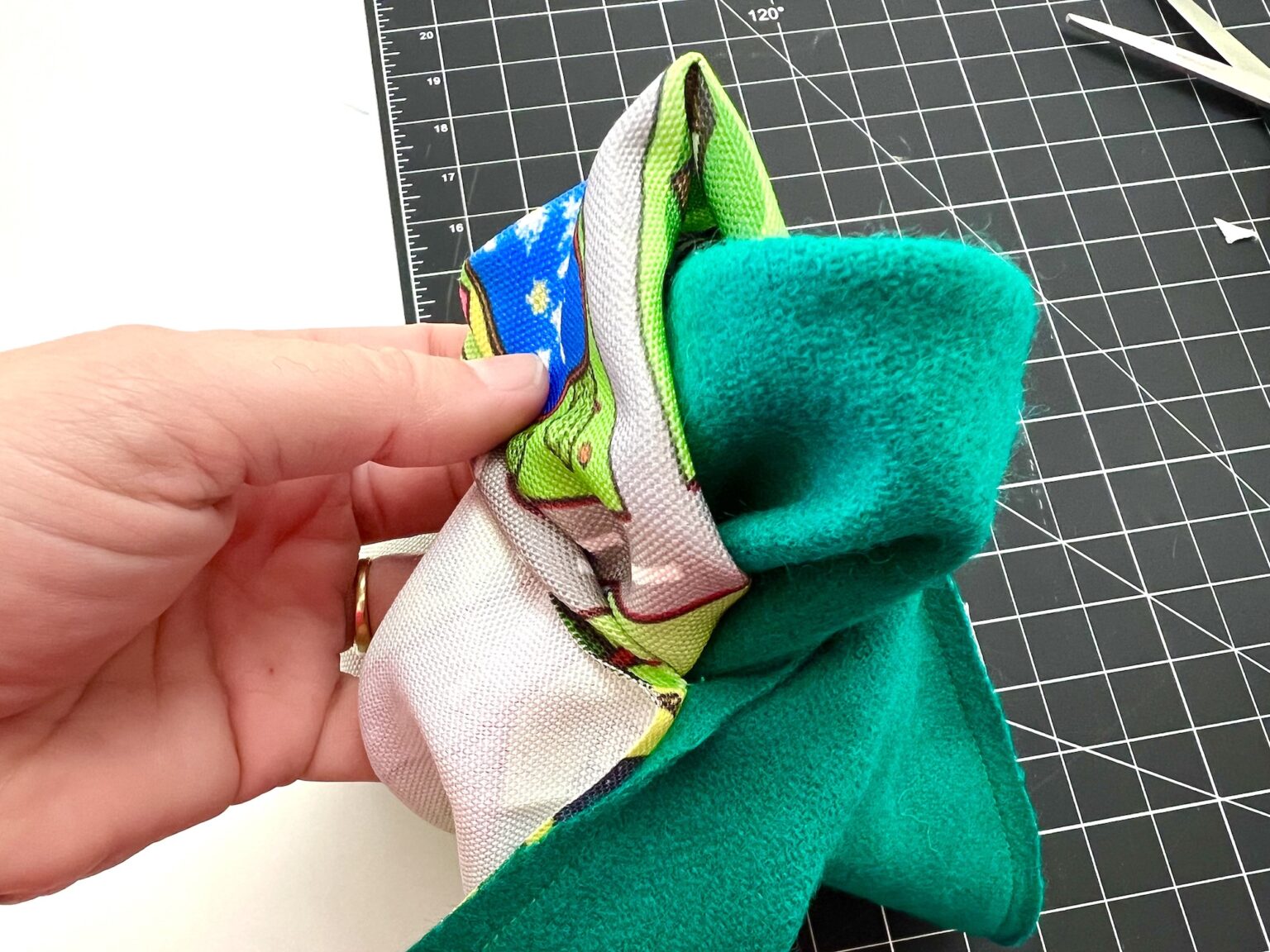 DIY Roll Up Car Play Mat (with Video Tutorial) - Easy Things to Sew