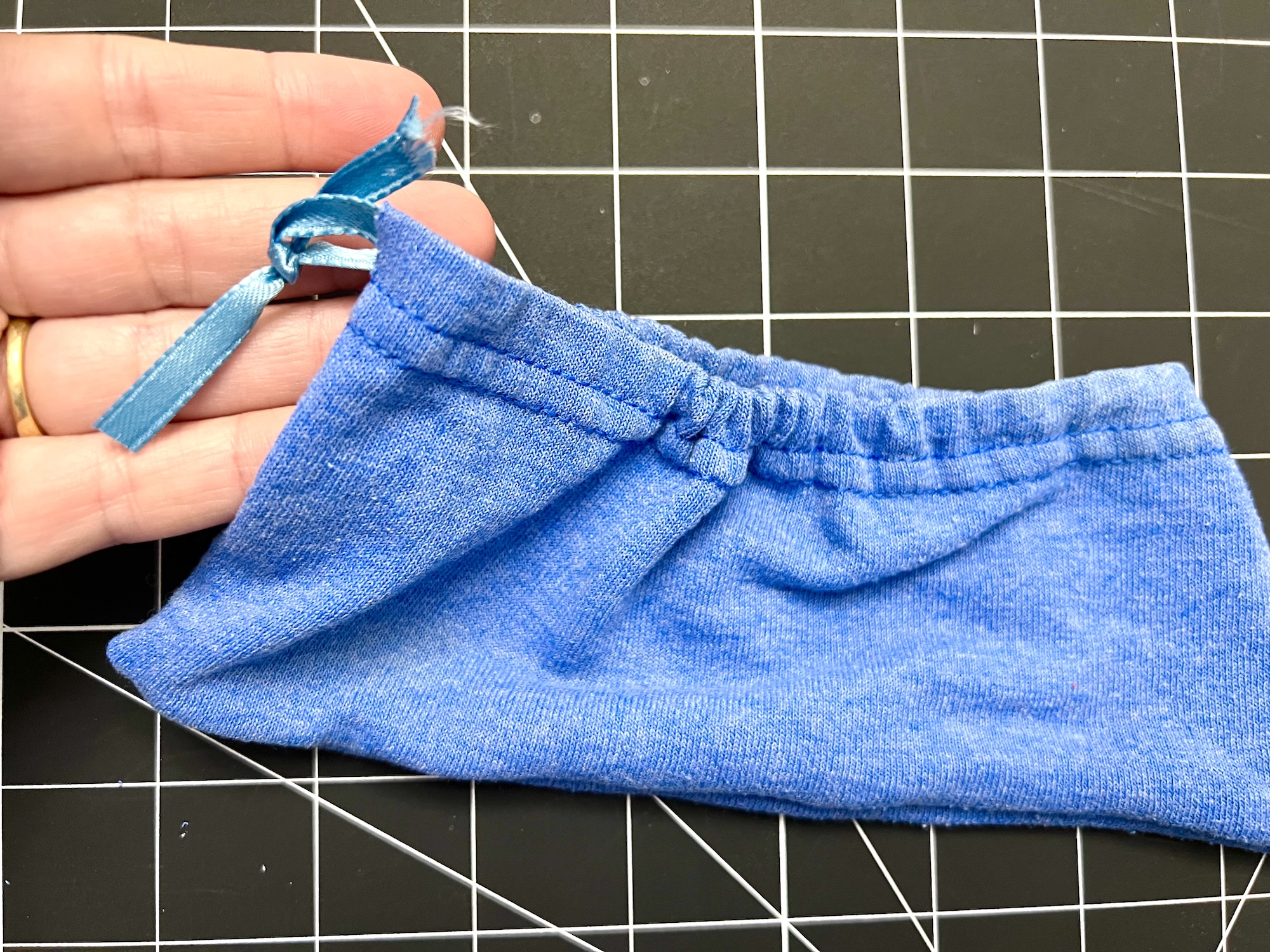 T-Shirt Sleeve Drawstring Bags (with Video Tutorial) - Easy Things to Sew